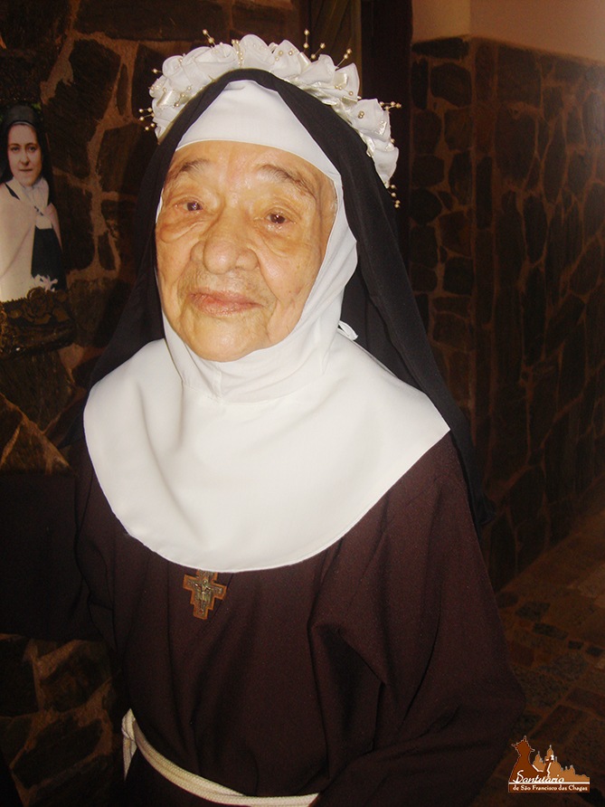 Comunicamos o falecimento da Irmã Clarissa Maria Deo Gratias do Coração ...